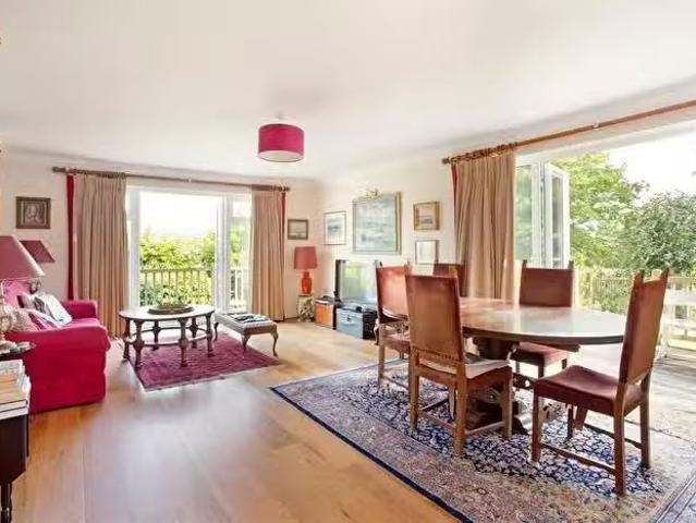 2 Bedroom Apartment For Sale In Liss, Hampshire, GU33