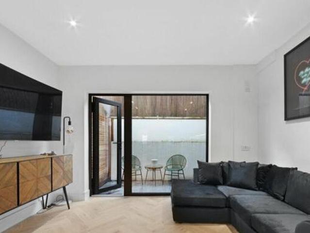 2 Bedroom Apartment For Sale In London