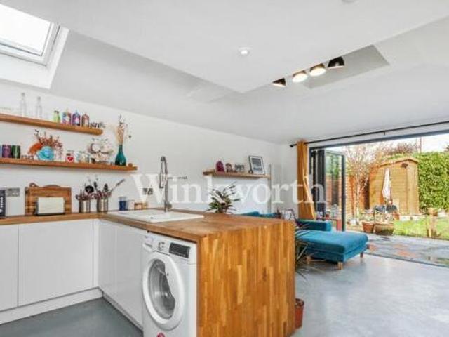 2 Bedroom Apartment For Sale In London