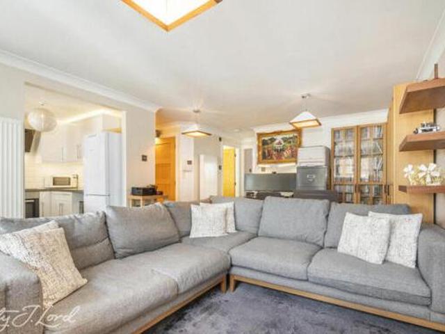 2 Bedroom Apartment For Sale In London
