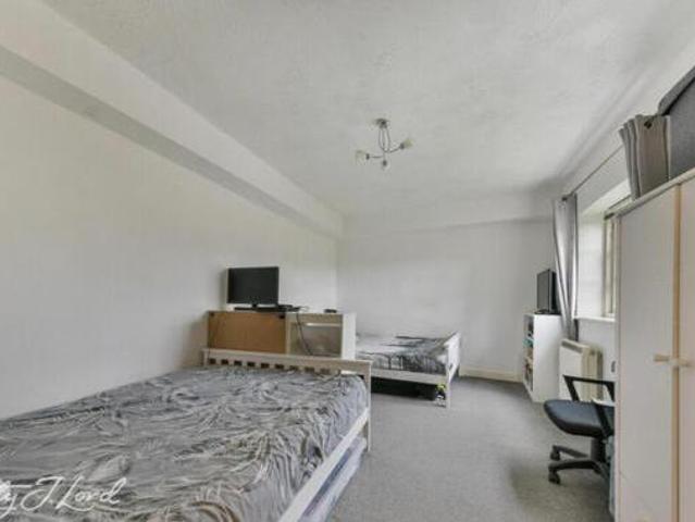 2 Bedroom Apartment For Sale In London