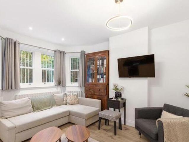 2 Bedroom Apartment For Sale In London