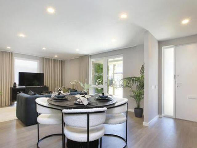 2 Bedroom Apartment For Sale In London