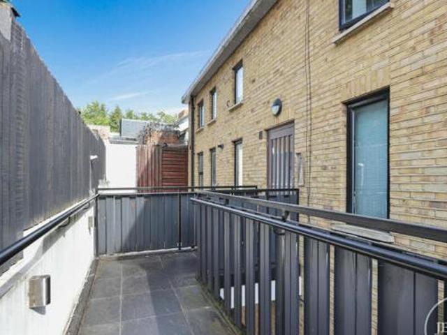 2 Bedroom Apartment For Sale In London