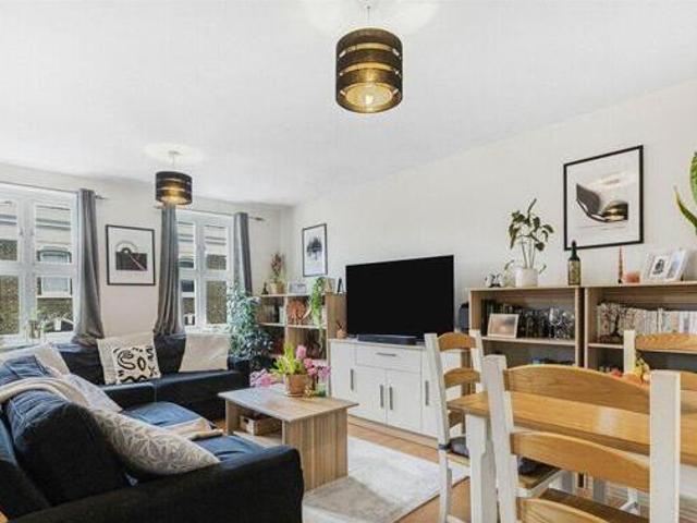 2 Bedroom Apartment For Sale In London