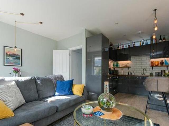 2 Bedroom Apartment For Sale In London