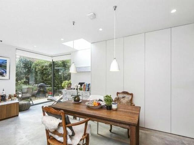 2 Bedroom Apartment For Sale In London