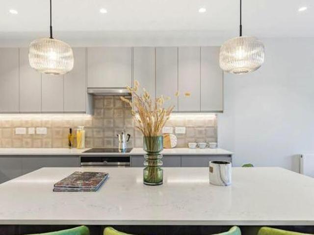 2 Bedroom Apartment For Sale In London