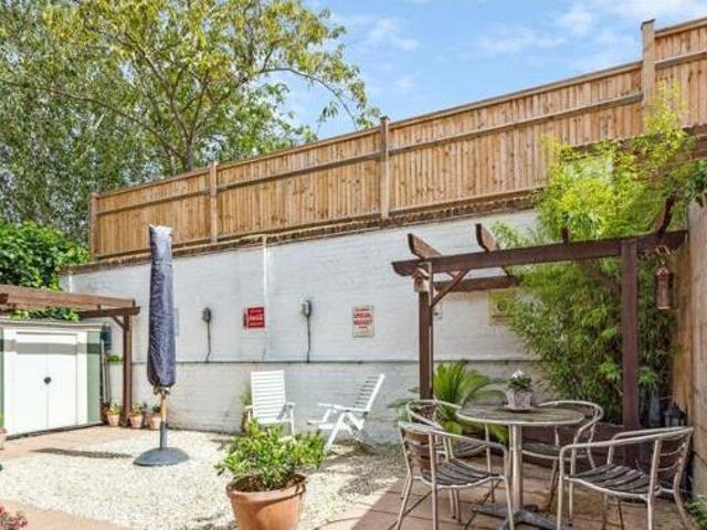 2 Bedroom Apartment For Sale In London