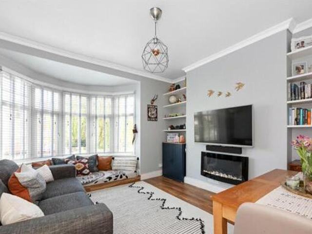 2 Bedroom Apartment For Sale In London
