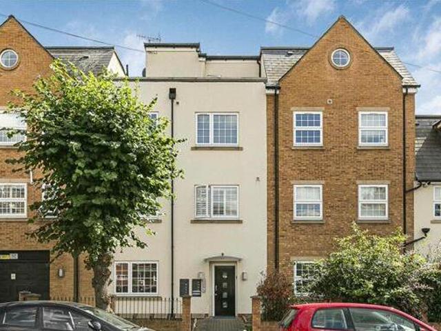 2 Bedroom Apartment For Sale In London