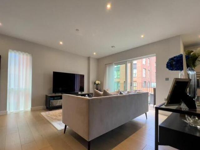 2 Bedroom Apartment For Sale In London
