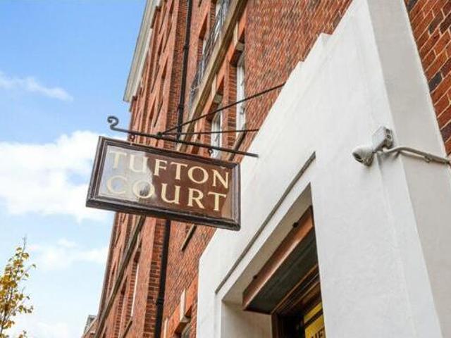 2 Bedroom Apartment For Sale In London
