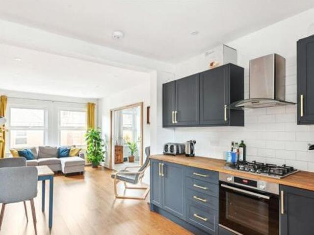 2 Bedroom Apartment For Sale In London