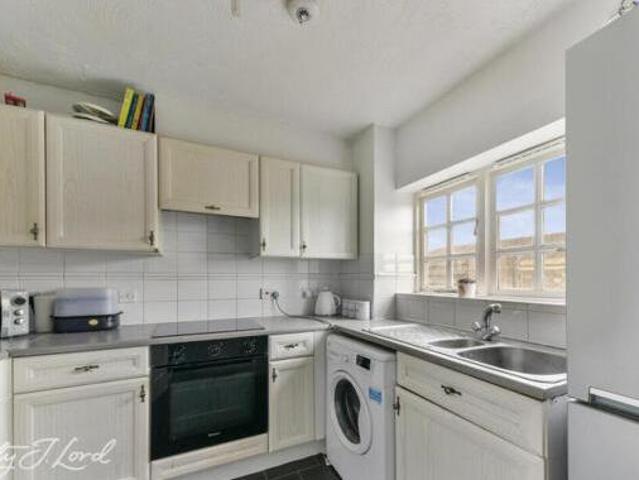 2 Bedroom Apartment For Sale In London