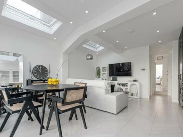 2 Bedroom Apartment For Sale In London