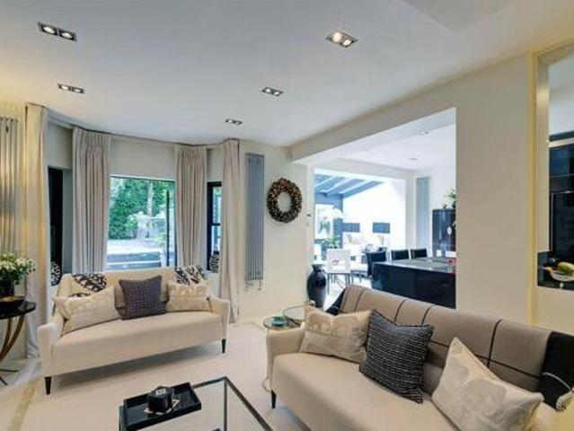 2 Bedroom Apartment For Sale In London