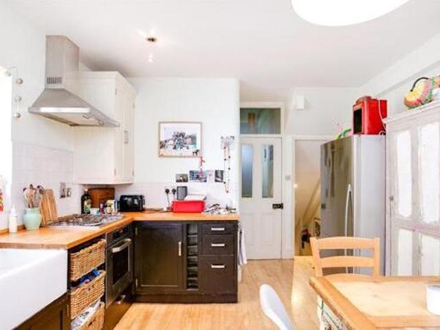 2 Bedroom Apartment For Sale In London