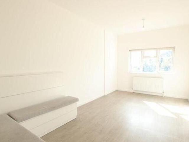 2 Bedroom Apartment For Sale In London