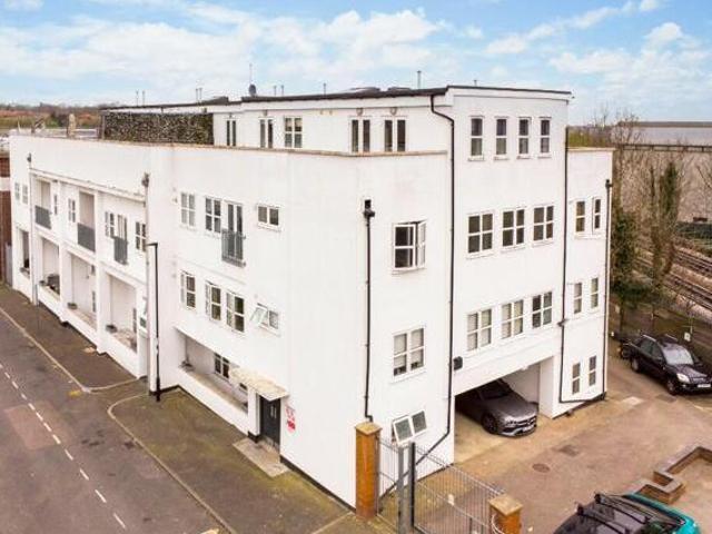 2 Bedroom Apartment For Sale In London