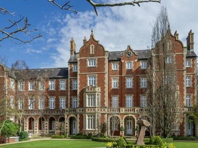2 Bedroom Apartment For Sale In London