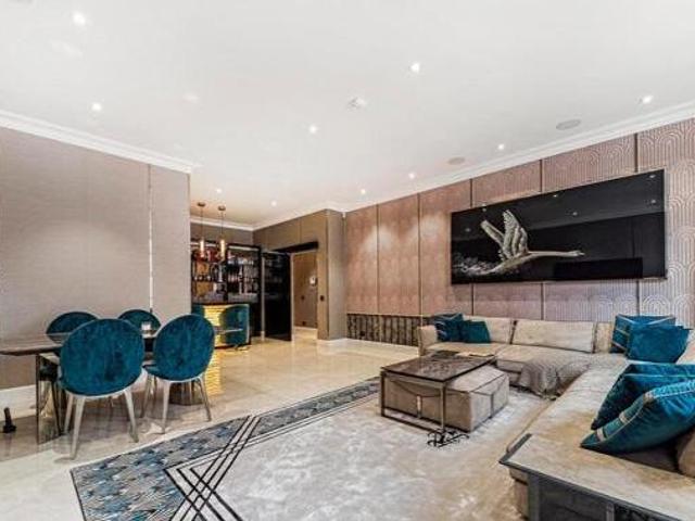 2 Bedroom Apartment For Sale In London