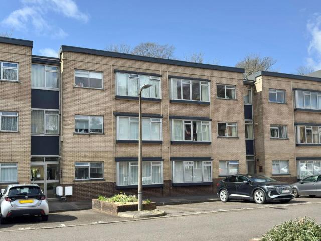 2 bedroom apartment for sale in Long Oaks Court, Sketty, SA2