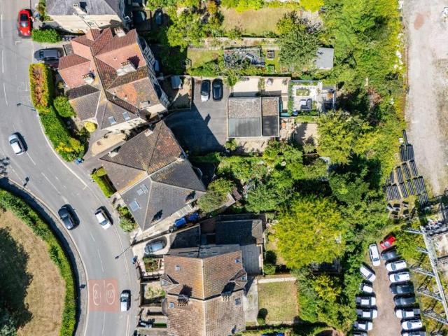 2 bedroom apartment for sale in Lower Oldfield Park, Bath, BA2