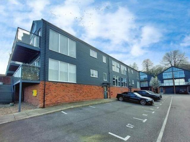 2 Bedroom Apartment For Sale In Lower Upnor, Rochester
