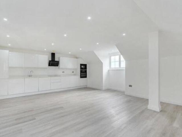 2 Bedroom Apartment For Sale In Loudwater, High Wycombe