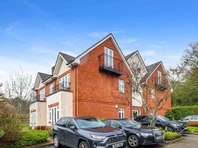 2 Bedroom Apartment For Sale In Loudwater, High Wycombe