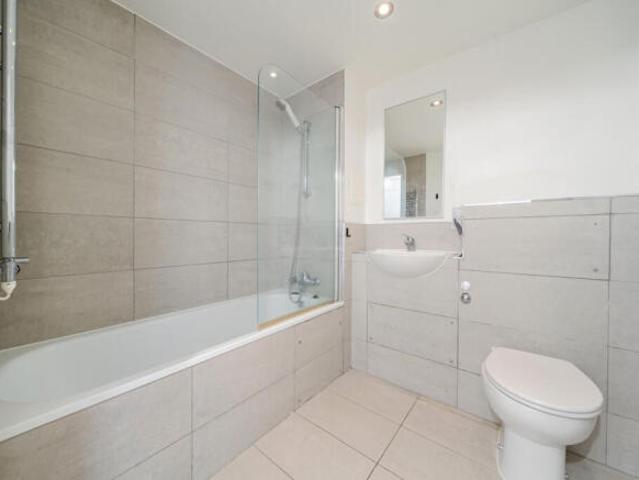 2 bedroom apartment for sale in Love Lane, Woolwich, SE18