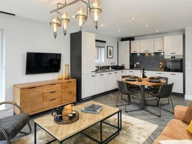 2 Bedroom Apartment For Sale In Pacific Drive, Glasgow