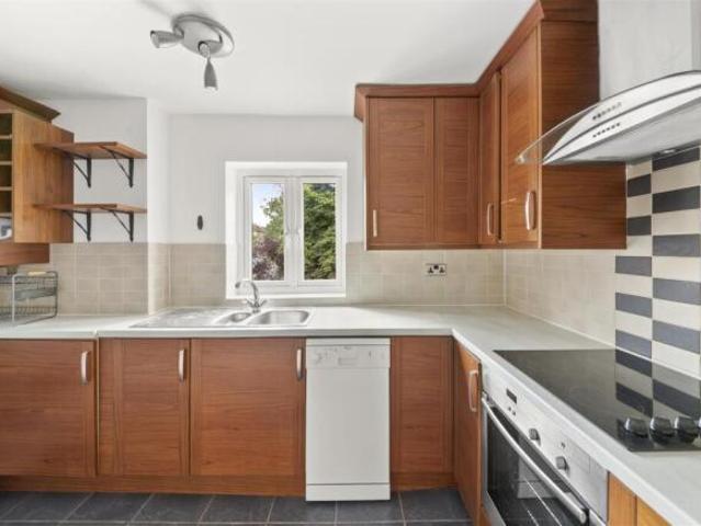 2 bedroom apartment for sale in Pages Lane, Uxbridge, UB8