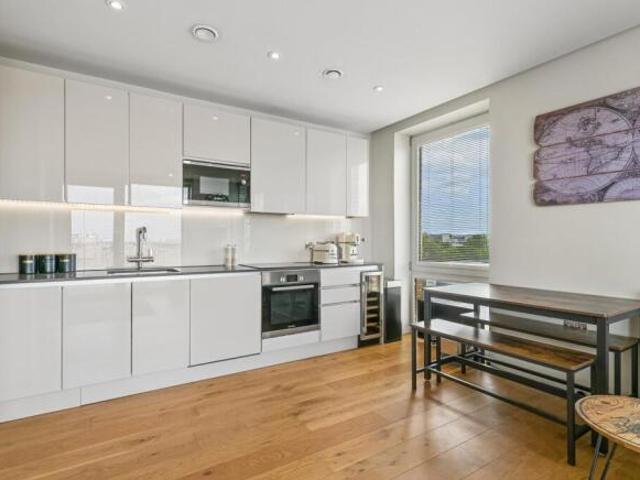 2 bedroom apartment for sale in Paddlers Avenue, TW8