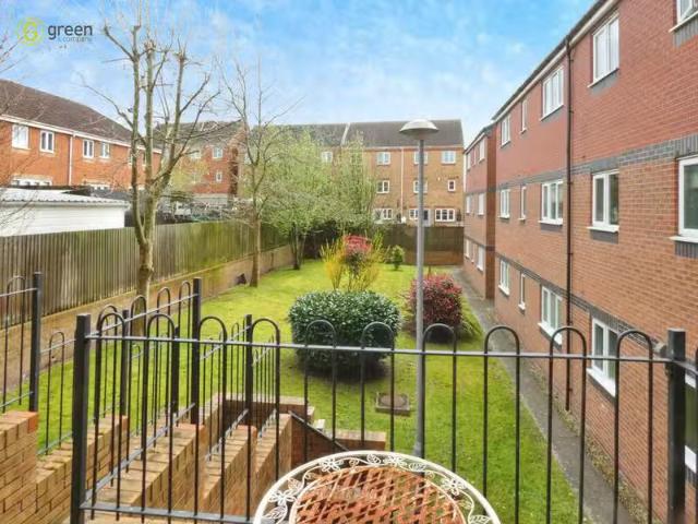 2 bedroom apartment for sale in Palmerston Avenue, Wilnecote.