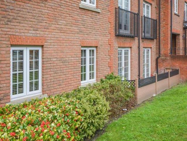2 bedroom apartment for sale in Pastoral Way, Warley, Brentwood, CM14