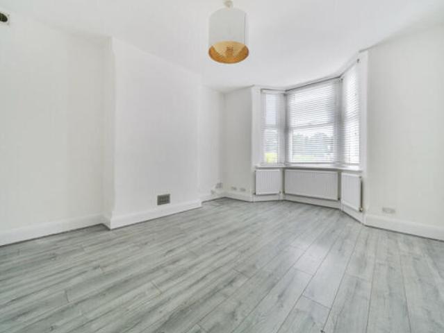 2 bedroom apartment for sale in Park View Road, Welling, Kent, DA16