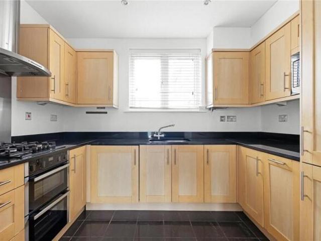 2 bedroom apartment for sale in Pavilion Square, London, SW17