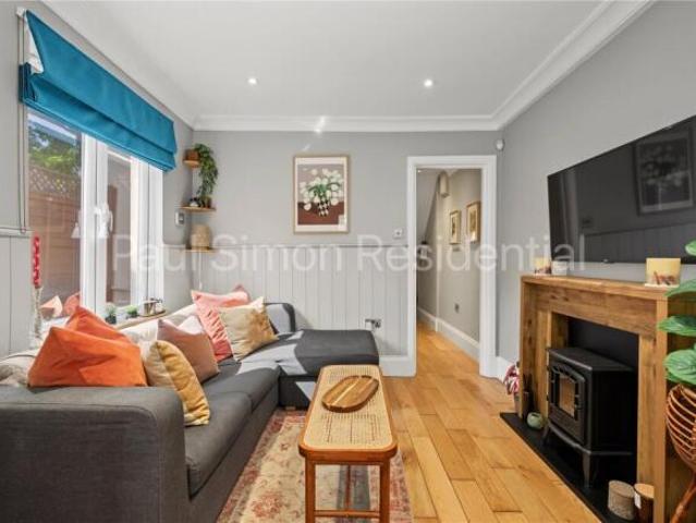 2 bedroom apartment for sale in Pemberton Road, Harringay, London, N4
