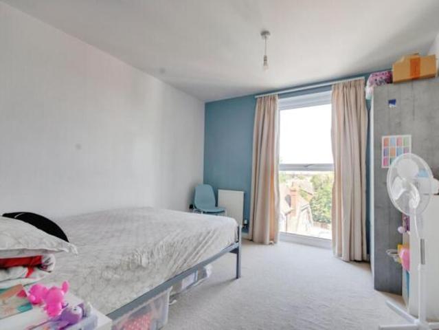 2 bedroom apartment for sale in Penthouse Apartment Upton Road, Watford, WD18