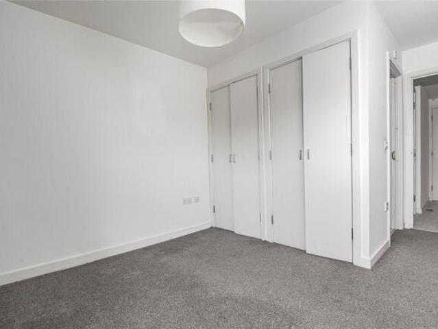 2 bedroom apartment for sale in Phoenix Way, Wandsworth, London, SW18