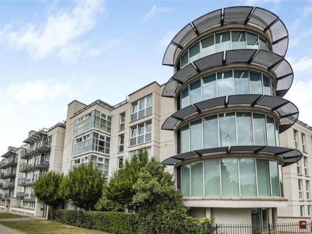 2 bedroom apartment for sale in Phoenix Way, Wandsworth, London, SW18