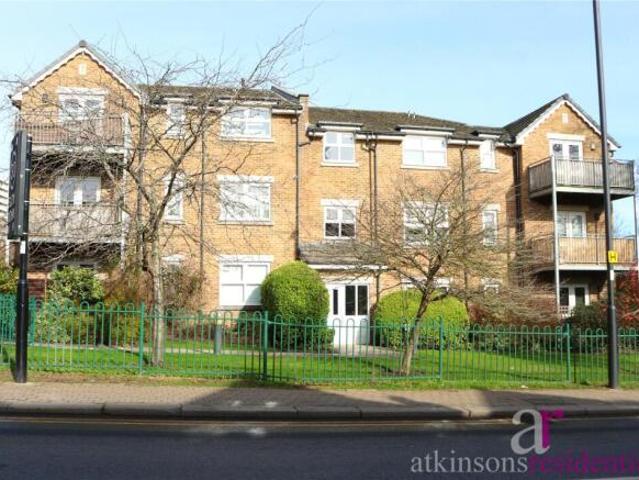 2 bedroom apartment for sale in Pinnata Close, Enfield, EN2