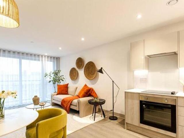 2 Bedroom Apartment For Sale In Poole, Dorset