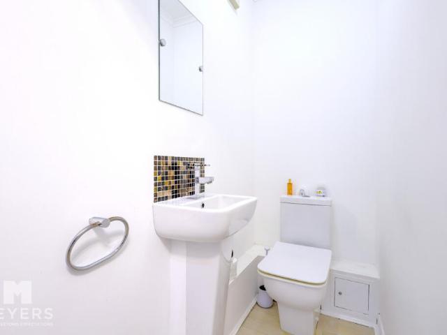 2 bedroom apartment for sale in Portarlington Road, Bournemouth, BH4 8, BH4