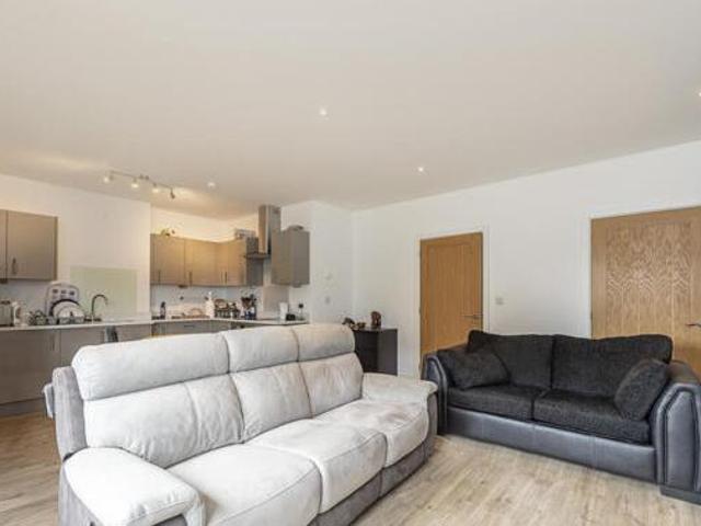 2 Bedroom Apartment For Sale In Porters Wood, St. Albans