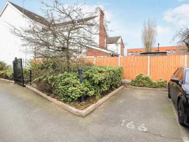 2 bedroom apartment for sale in Prestwood Road, Near New Cross Wednesfield, Wolverhampton, WV11