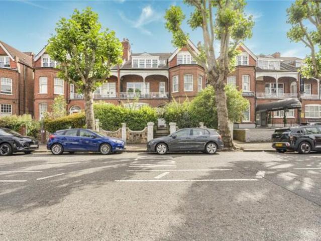 2 bedroom apartment for sale in Queens Avenue, London, N10