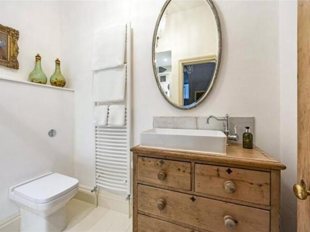 2 bedroom apartment for sale in Queens Road, Cheltenham, Gloucestershire, GL50